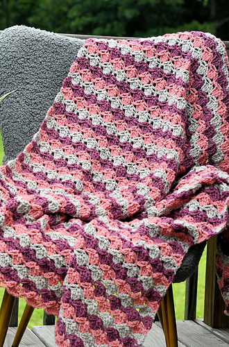Ravelry: Striped Fans Throw pattern by Kim Guzman