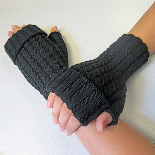 Ravelry: kimmyz's Mock Cable Fingerless Gloves