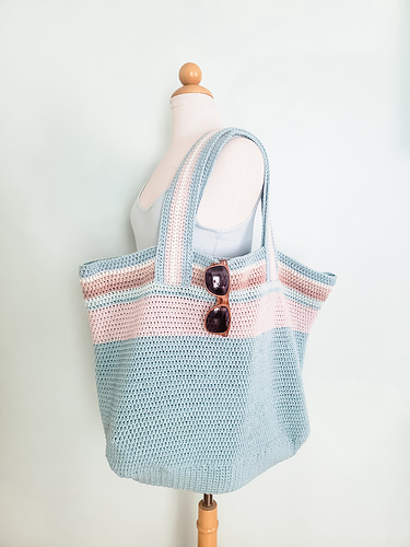 Ravelry: Cambria Dream Beach Bag pattern by Yelena Figueroa