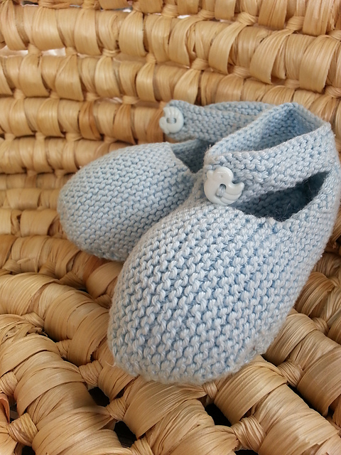 Ravelry: Baby slippers pattern by Sue Whiting