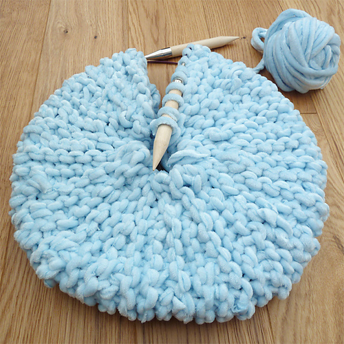 Ravelry: Round pillow pattern by Craft me Happy