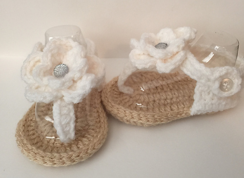 Ravelry: 3-6 Month Flower Sandal/flip flops pattern by Katerina Cohee