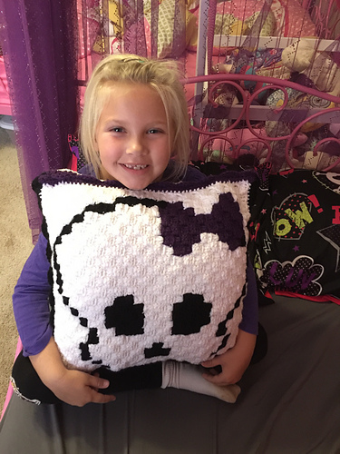 Ravelry: Skull C2C Pillow pattern by Katerina Cohee