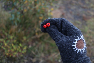 Ravelry: Hex Patchwork Mittens pattern by Aria Kiwi
