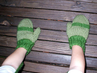 Ravelry: kjbrasda's The Stay Put Mini Mitts