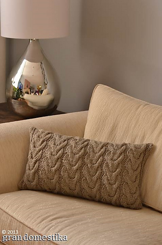 Ravelry: Horseshoe Cable Lumbar Pillow pattern by Kristy Schultz