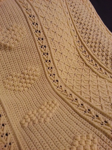 Ravelry: Aran Hearts Throw pattern by Bonnie Barker