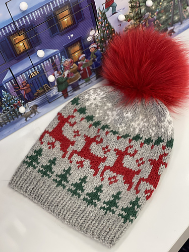 Ravelry: Holly Jolly Hat pattern by RosiePosieKnitCo