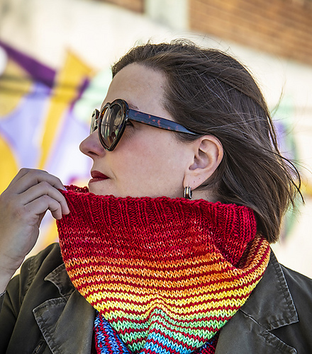 Ravelry: 100% That Cowl pattern by Kris Rossi