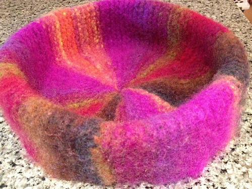 Ravelry: Felted Bowls pattern by Jacqueline van Dillen