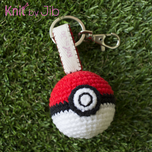 Ravelry: PokeBall pattern by Jib Thitiporn