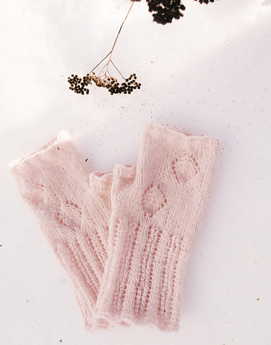 Ravelry: Winter Leaves mittens pattern by Knitting For Breakfast