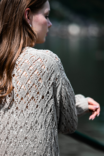 Ravelry: Mandry cardigan pattern by Natalie Pelykh