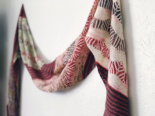 Ravelry: Loro pattern by Lesley Anne Robinson