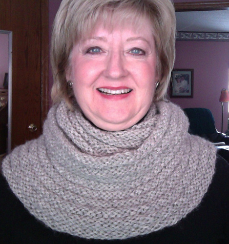Ravelry: Knitloon's Versatile Welted Cowl pattern by Kathy Wolpers