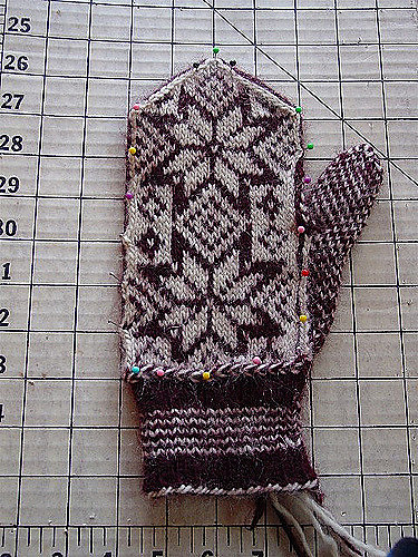Ravelry: North Star Mittens pattern by Robin Hansen