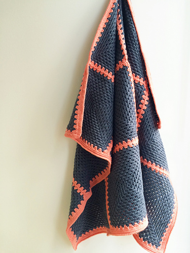 Ravelry: Simple Granny Square Potholder pattern by Aki M
