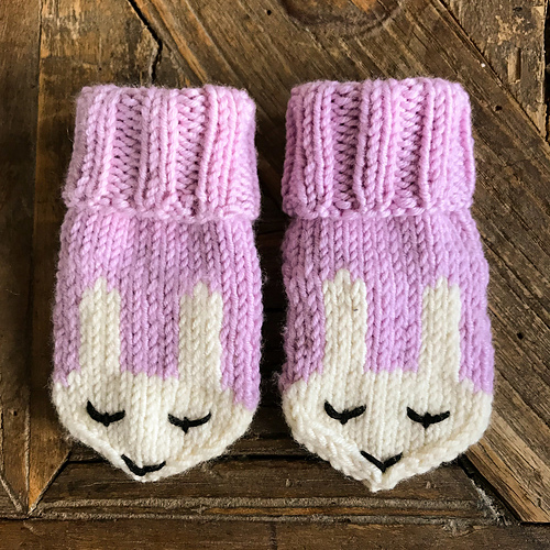 Ravelry: Kaninvotter/Bunny mittens pattern by Eva Norum Olsen