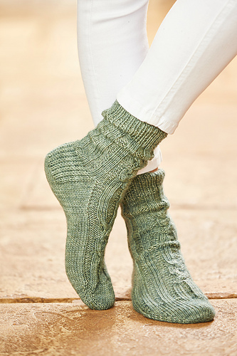 Ravelry: Trailing Ivy pattern by Clare Devine