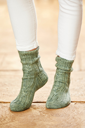 Ravelry: Trailing Ivy pattern by Clare Devine