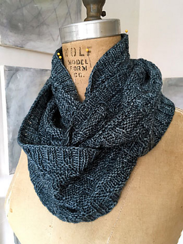Ravelry: Raffle pattern by Anne Hanson
