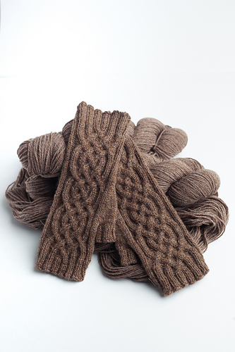 Ravelry: Rust Belt River Mitts pattern by Anne Hanson