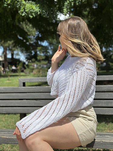 Ravelry: Triangle Blouse pattern by Tania Knitty