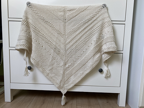 Ravelry: Flying Fox Shawl pattern by Olga Fahim