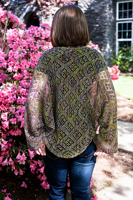 Ravelry: Crianza Shrug pattern by Kelli Slack