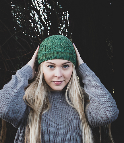 Ravelry: Gypsum Hat pattern by Kelli Slack