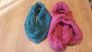 Ravelry: Lacey Lucy Cowl pattern by Sarah Masters