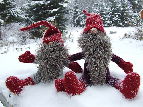 Ravelry: Jultomtar & Teeny Tomte pattern by Alan Dart