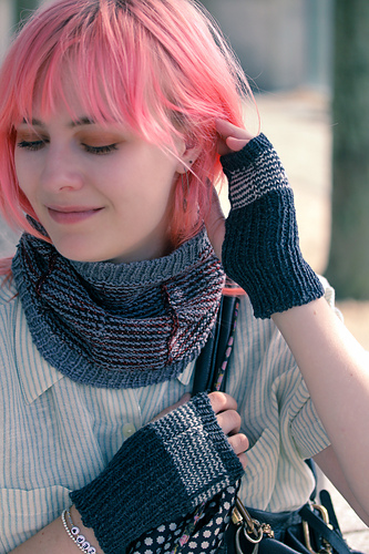 Ravelry: Ink Cowl pattern by Jennifer Dassau