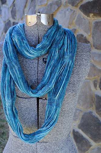 Ravelry: String Theory Scarf pattern by Vivian Aubrey