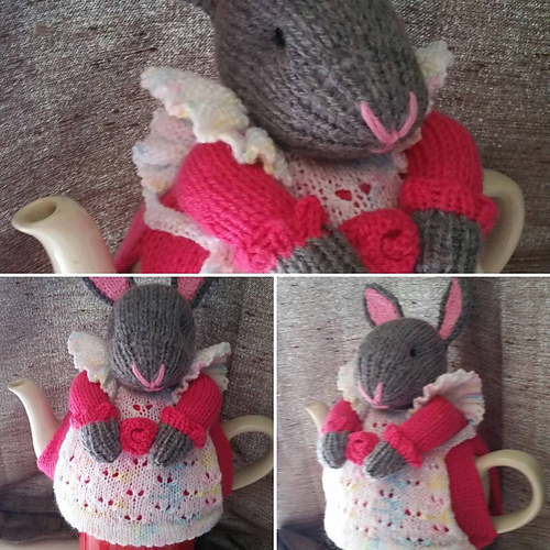 Had fun with this Mrs. Bunny Rabbit Tea Cozy. Free pattern on Ravelry ...