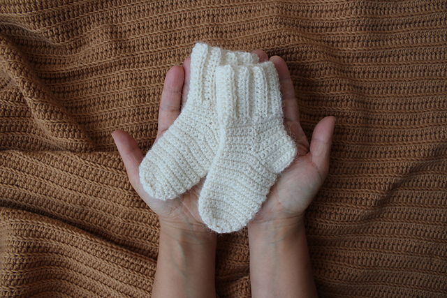 Ravelry: Alpaca baby socks pattern by Alisa Abrashkina