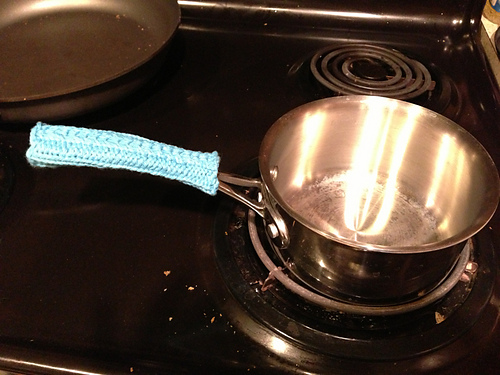 Ravelry: Cast Iron Pan Handle Cozy pattern by Shelly Jackson