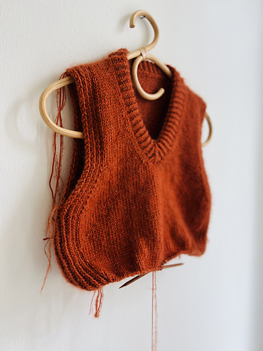 Ravelry: Edgar Slipover pattern by Johanna Gehrisch