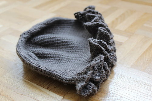 Ravelry: Curly hat pattern by Zsuzsanna Makai