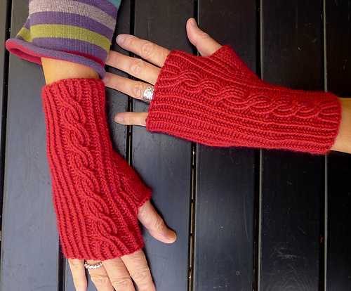Ravelry: half mittens pattern by knitting krakspark