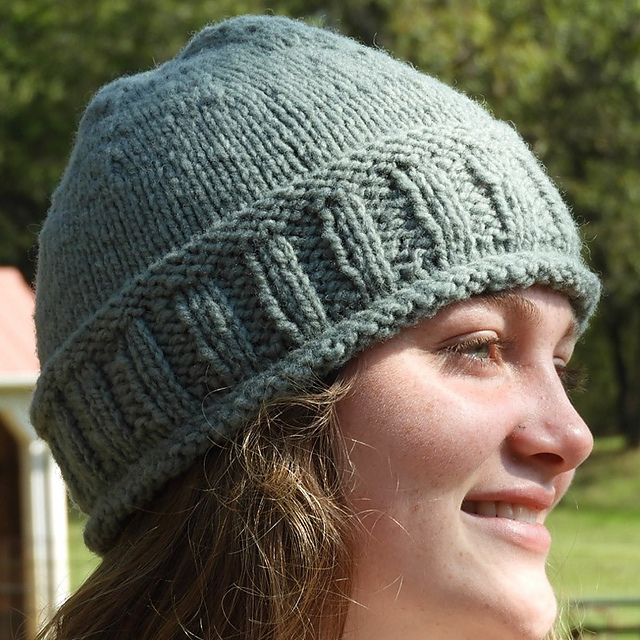 Ravelry: Rib and Roll Hat pattern by solitude wool