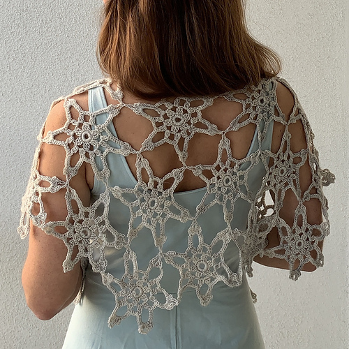 Ravelry: Sea Star Shawl pattern by Kira Dulaney