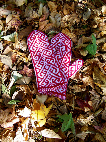 Ravelry: Russian Winter Mittens pattern by Natalia Moreva