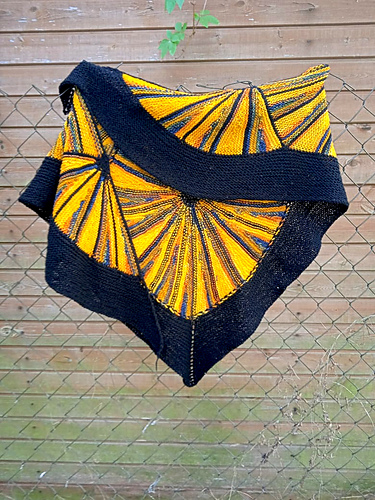 Ravelry: Golden Snitch pattern by Natalia Moreva