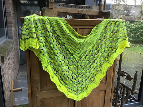 Ravelry: Unverblümt Tuch pattern by FadenStille