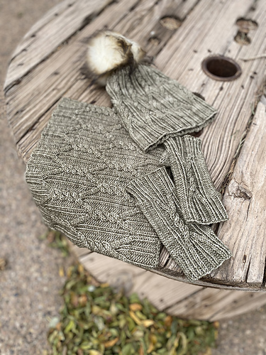 Ravelry: Olive Branch Hat pattern by Rebecca Woelber