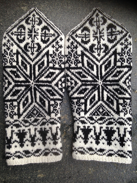 Ravelry: lappesola's Selbuvotter