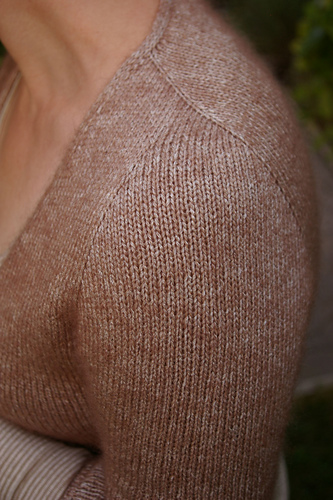 Ravelry: slanted Sleeven pattern by ANKESTRiCK