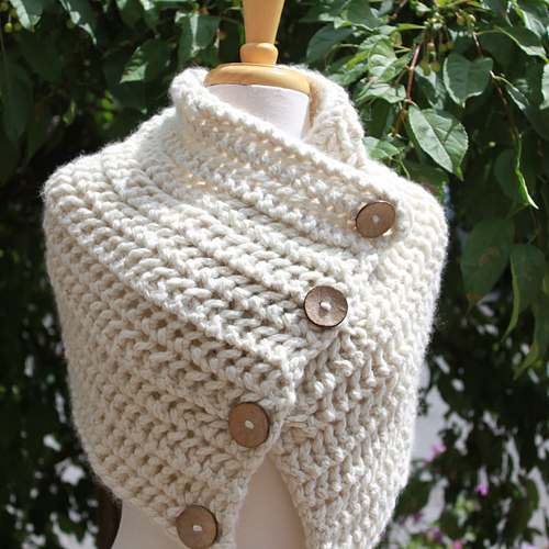 Ravelry: Lulu's Cowl - Cache Cou de Lulu pattern by Lucinda Iglesias