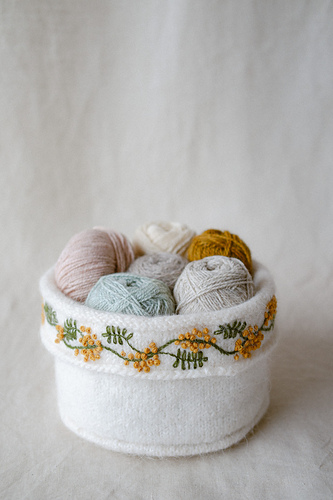 Ravelry: Felted Basket pattern by Laura Menéndez